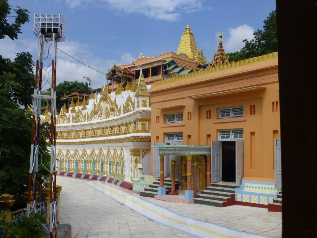 7.1478211759.shin-pin-ban-temple – Around the World I Go