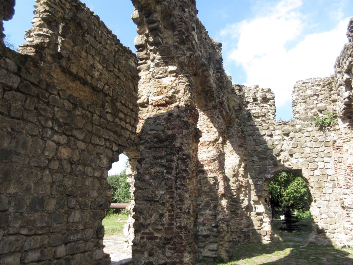 Views and Bumpy Rides in the Qux Region – Around the World I Go